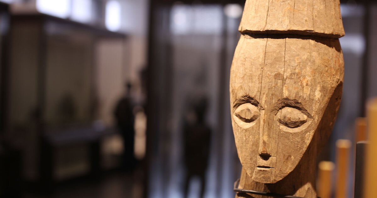 Congolees museum met bekende Afrikaanse maskers volledig in de as ...