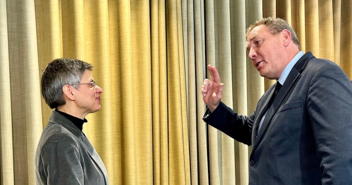 Maarten De Veuster (N-VA) legt eed af als burgemeester van Schoten bij ...