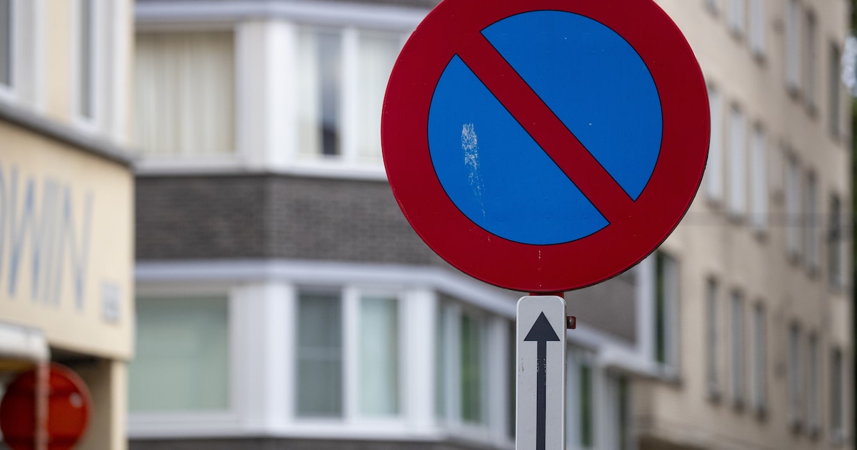 Parkeerverbod Oudebaan wordt definitief: net voor en na schooltijd mag ...