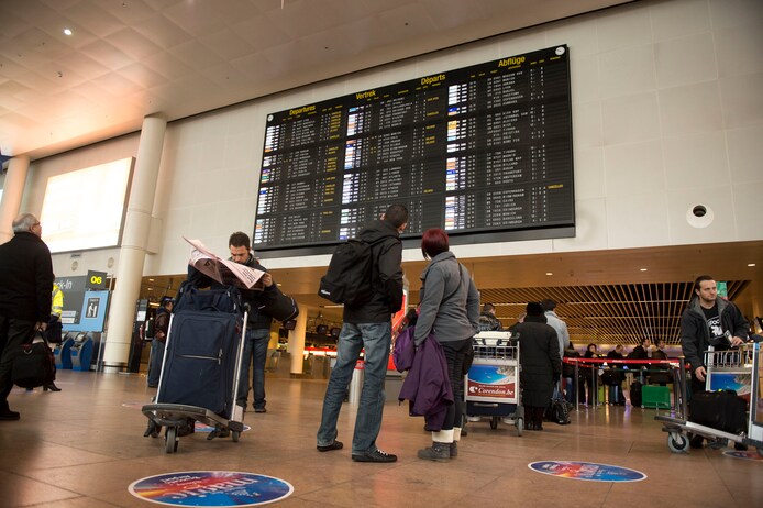 Electronicaketen Dixons keert terug met twee winkels op Brussels ...