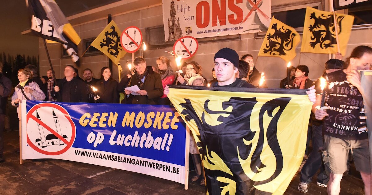 Fakkeltocht tegen nieuwe moskee | Antwerpen | hln.be