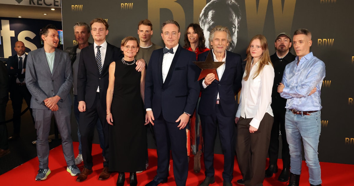 IN BEELD. Bekend Vlaanderen zakt af naar première ‘BDW politiek beest ...