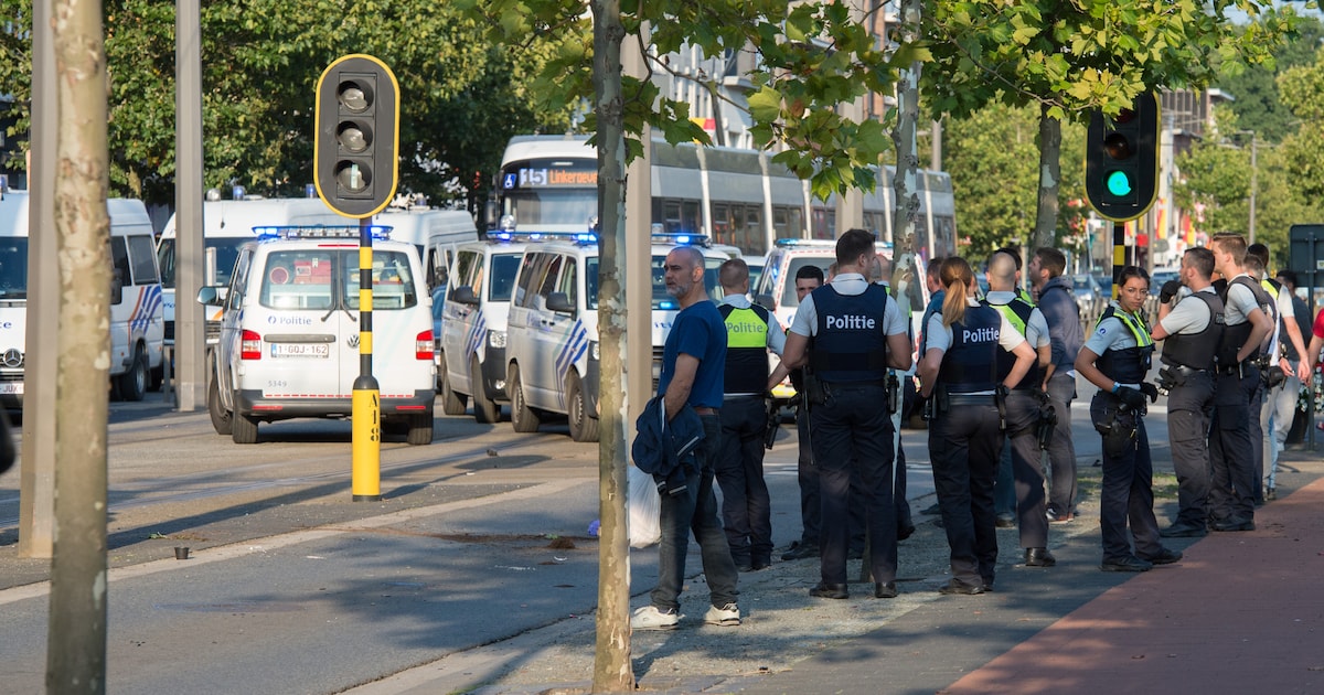 Alle donderdag opgepakte Antwerphooligans blijven in cel | Binnenland ...