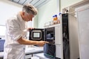 Eén druppel vlees, dagenlange analyses: dit gebeurt in het labo van het ...
