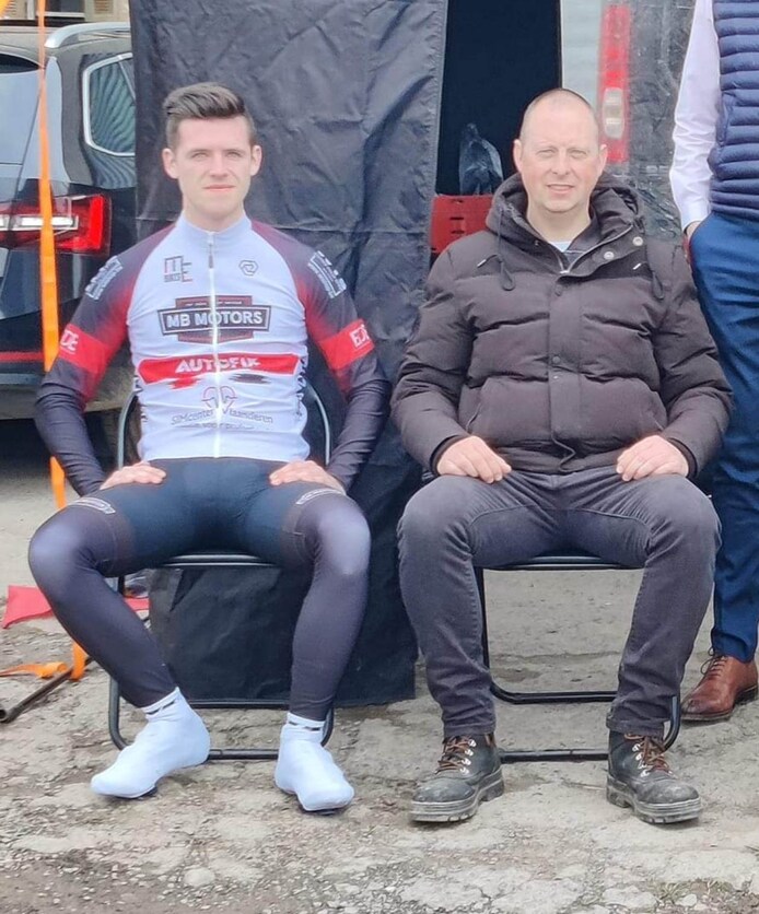Stéphane (46) sterft naast parcours Parijs-Roubaix: “Gesigneerd truitje ...