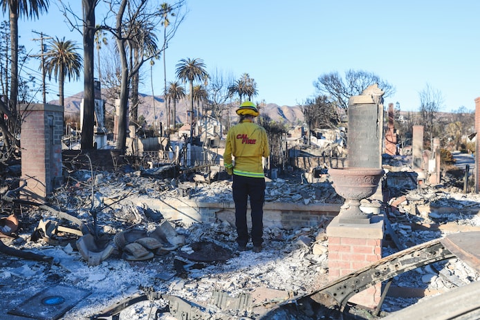 EXCLUSIEF. In het hart van de verwoesting in LA ziet onze reporter hoe ...