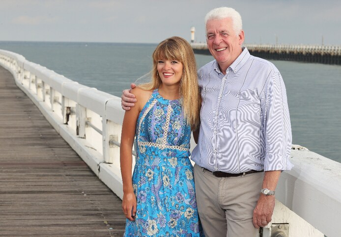 Julie De Donder treedt in de voetsporen van haar vader met eigen tv ...