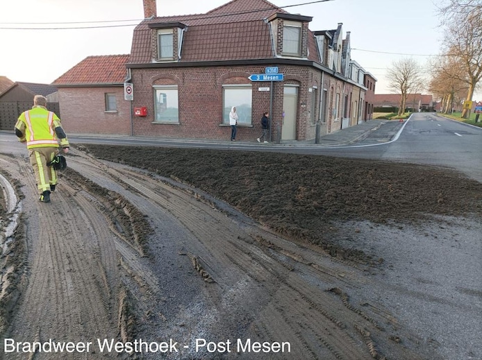 Brandweer enkele uren in de weer met slibspoor op Vlaams-Waalse grens ...