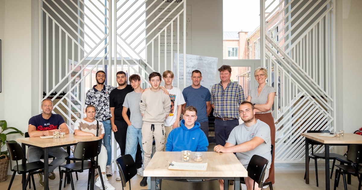 Leerlingen van het VTI Lier maken stalen hekwerk tussen Café Normal en De Kwekerij: “Een unieke ...