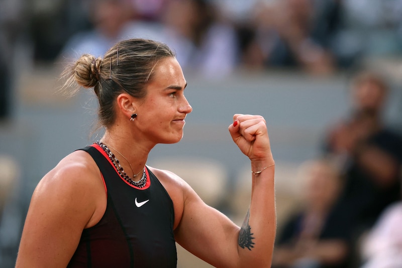 De 15.000 fans werden in de watten gelegd: eerst klopt Sabalenka Osaka ...