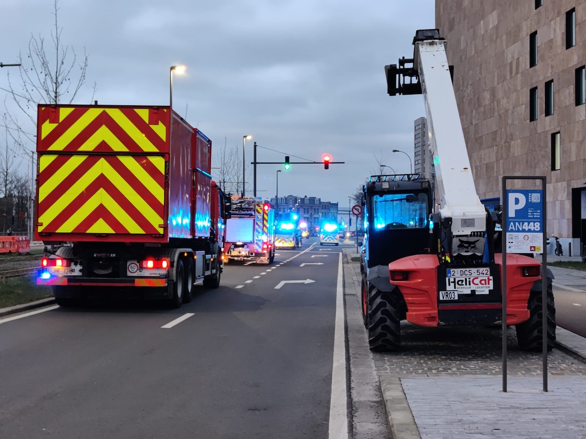 Brand in nieuw hoofdgebouw politie Antwerpen: gebouw opnieuw ...