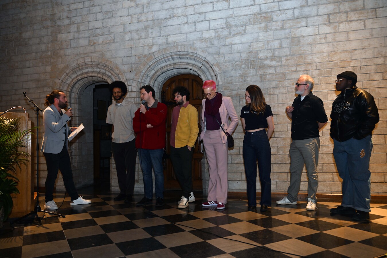 En de eerste ‘LeuvenEer’ gaat naar…dichter Peter Mangel Schots: “Erg ...