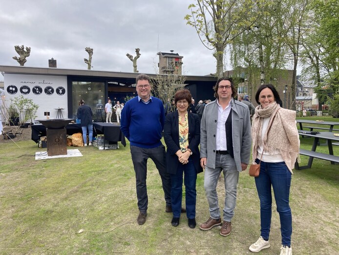 Harry opent samen met stad nieuw watertoeristisch centrum in Josephine ...