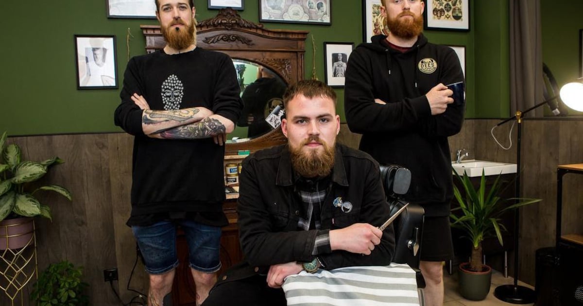 Nieuwe koffiebar bundelt barbier, tattooshop en branderij: “Hogere ...