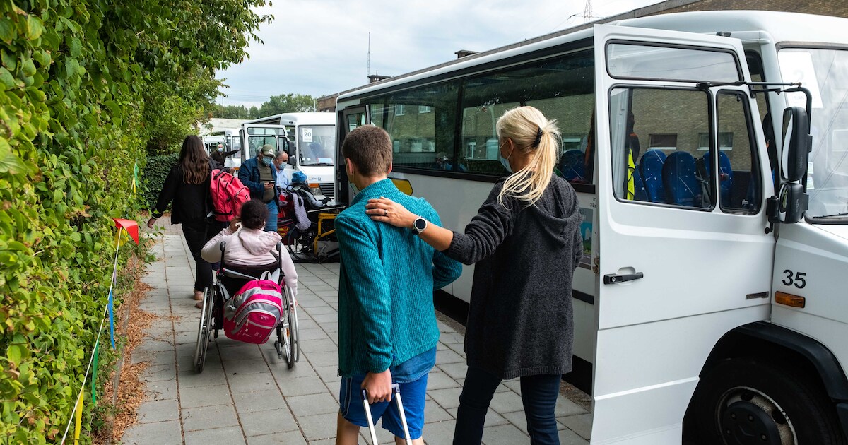 Leerlingen van BuSO De Tjalk zitten urenlang op de bus naar school ...