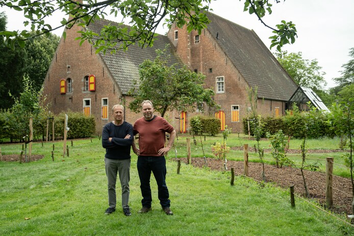 Vrijwilligers Velt toveren oude boomgaard Hoeve Dieseghem om tot ...