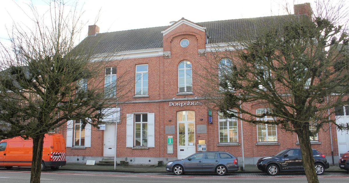 Feestzaal van Dorpshuis in ‘s-Gravenwezel krijgt nieuw dak | Schilde ...
