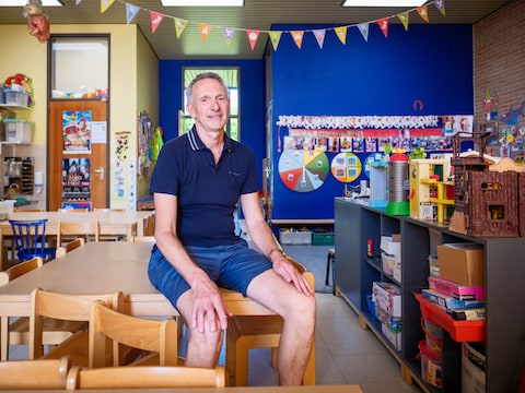 Johan (61) neemt na 41 jaar afscheid als kleuterleider in Hallaar ...