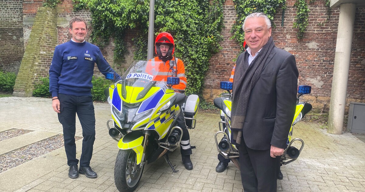 Tongerse politiemotoren krijgen als eerste battenburgpatroon | Regio ...