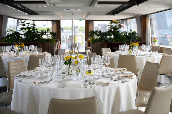 Flandria doet versleten pannenkoekenboot van de hand en gaat in zee met Nederlandse rederij De ...