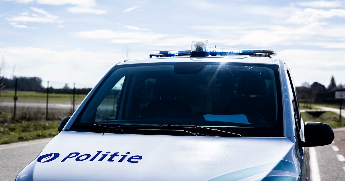 Bromfietser (22) lichtgewond na botsing in Hasselt | Hasselt | HLN.be