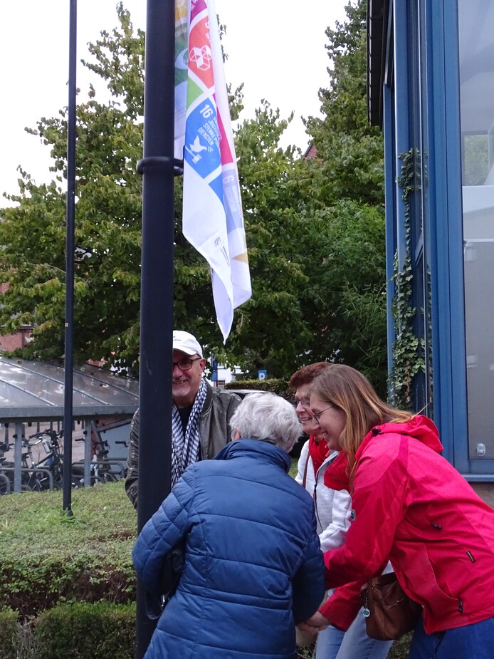 Vosselaar hijst de SDG-vlag voor Week van de Duurzame Gemeente ...