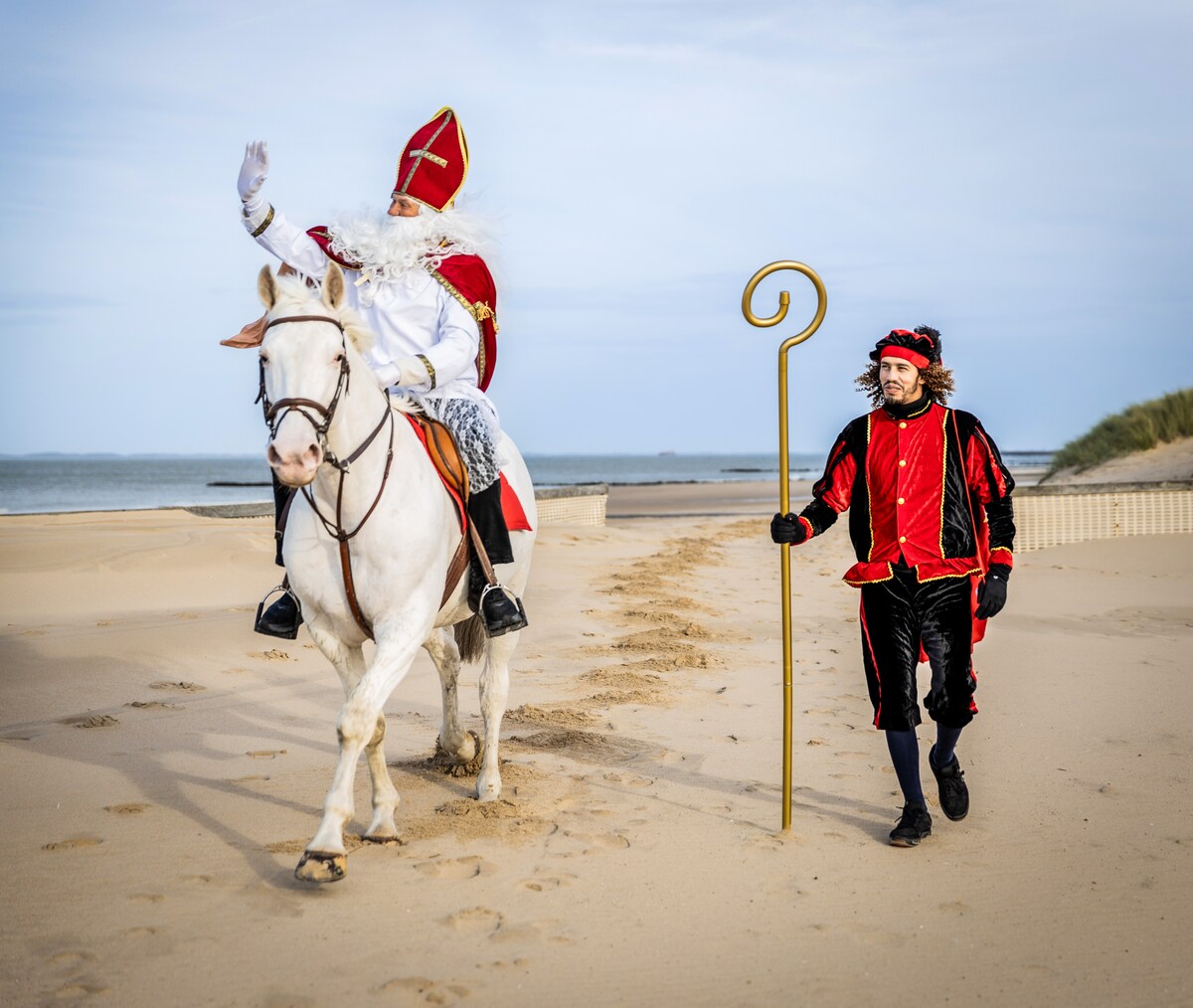 Sinterklaas en Zwarte Piet komen zondag naar Surfers Paradise in Knokke ...