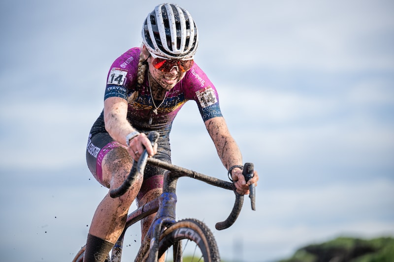 KIJK. “Wij zijn beesten”: renners van Soudal-Quick Step duwen op stage ...