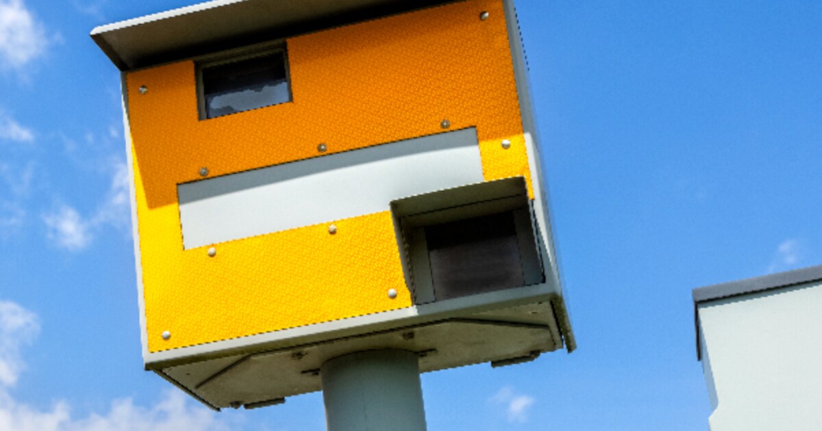 Een zelfgemaakte flitspaal voor je huis plaatsen om snelheidsduivels af ...