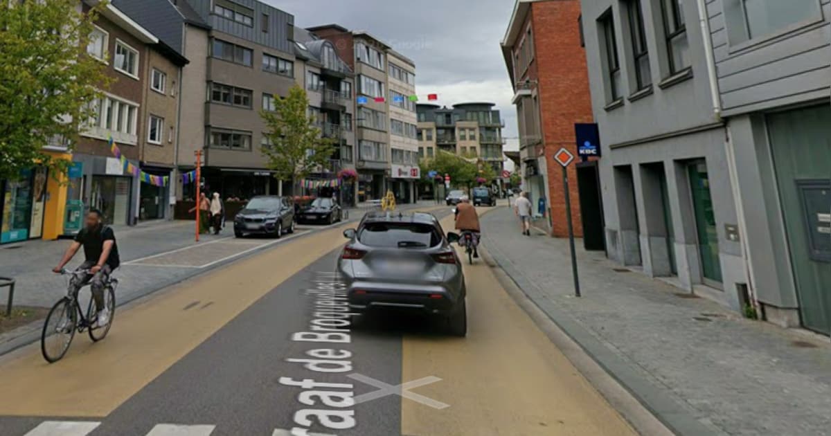 Wagens botsen frontaal in Mol: één zwaargewonde | Regio | HLN.be