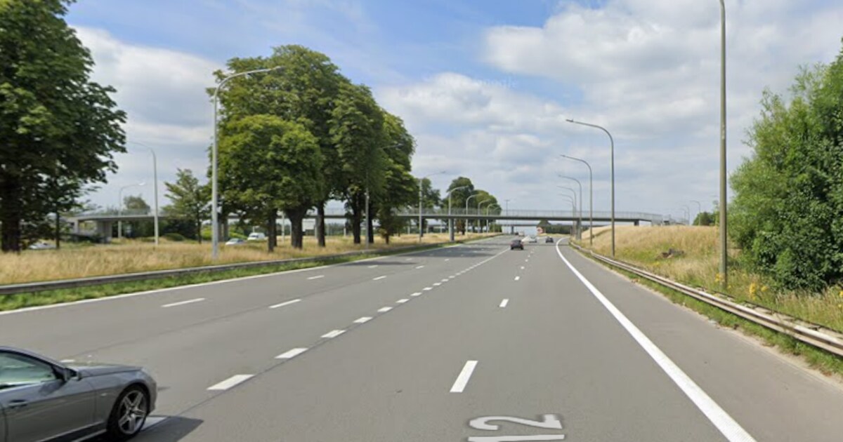 Twee rijstroken versperd op A12 richting Antwerpen ter hoogte van ...