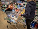 Sherley spurt 60 seconden door Jumbo en vult winkelkar voor ...