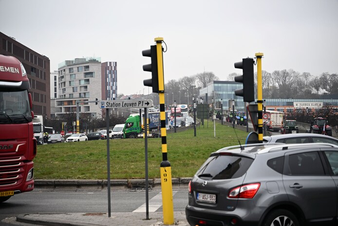 IN BEELD. Verkeerschaos, ergernis en steun tijdens boerenprotest rondom ...