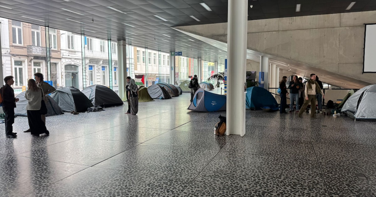 Activisten UGent verlaten Campus Coupure, verzet verschuift naar UFO ...