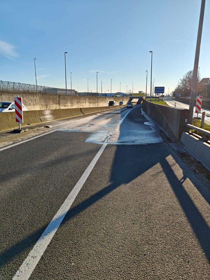 Spekgladde E3-tunnel tot maandag afgesloten | Harelbeke | hln.be