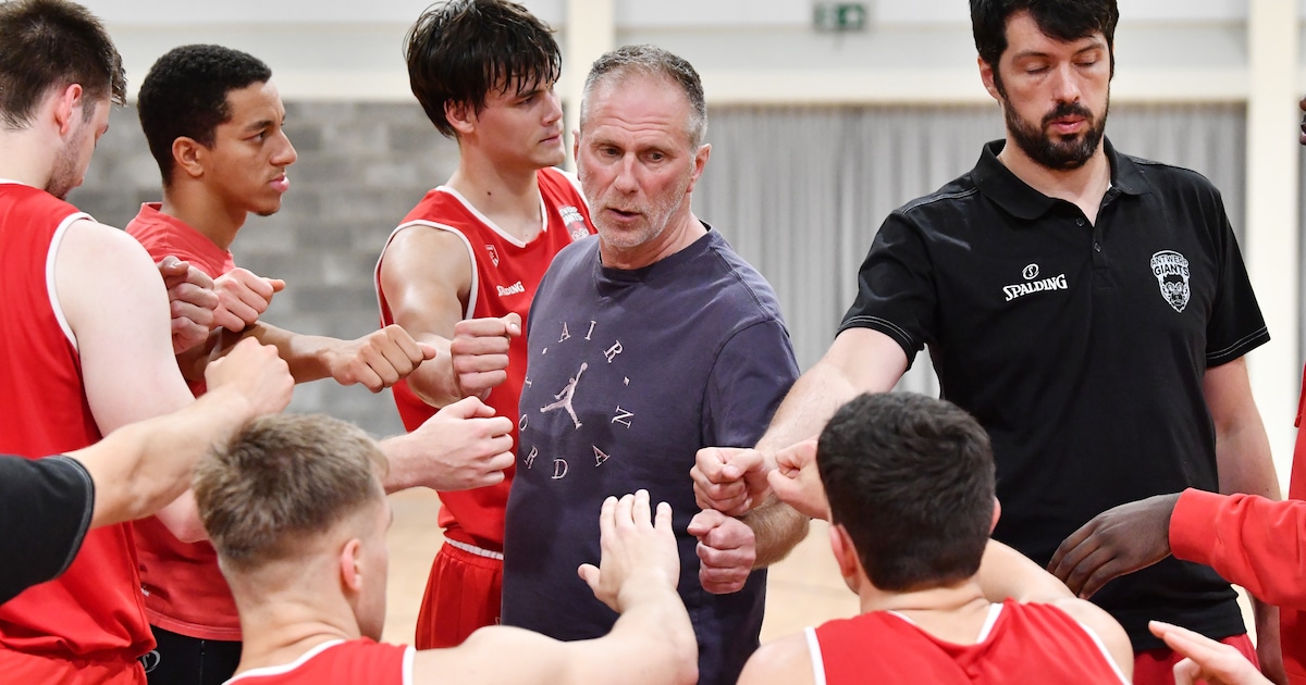 Na twee seizoenen aan de kust keerde coach Luc Smout terug naar ...