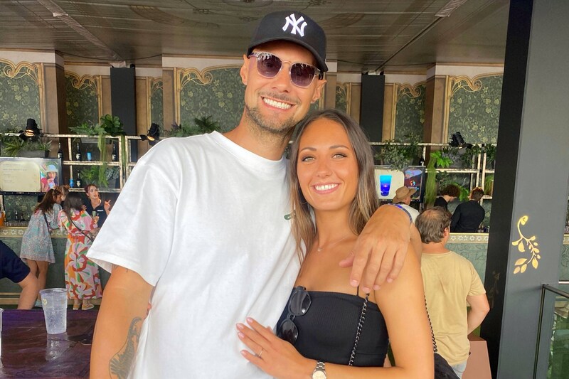 Tom Boonen en vriendin Wiebeke delen eerste foto van dochtertje Gisèle ...