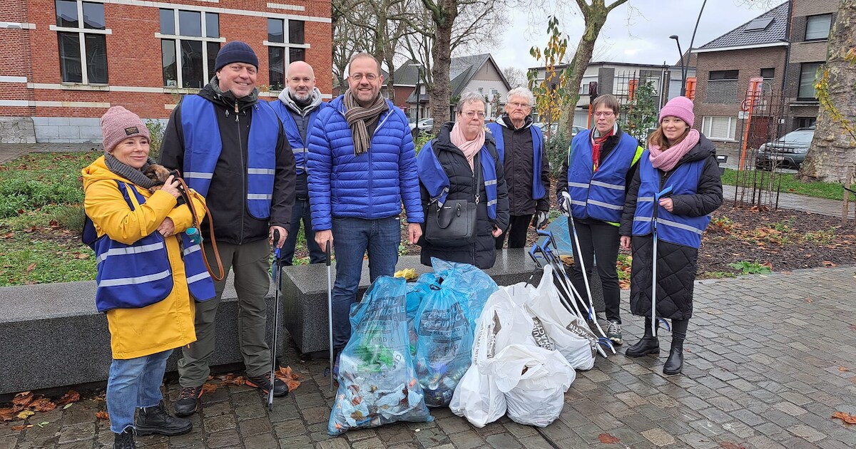 Liberalen ruimen zwerfvuil op | Niel | HLN.be