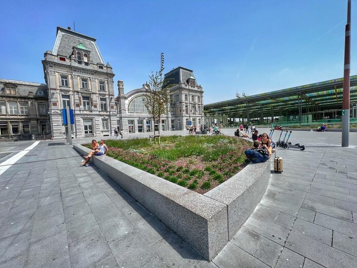 Vanaf dinsdag weer taxistandplaatsen aan Stationsplein | Oostende | hln.be