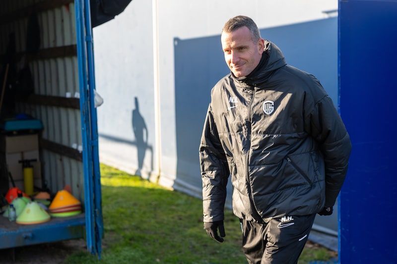 KIJK. Nicky Hayen leidt eerste training als coach van Racing Genk ...