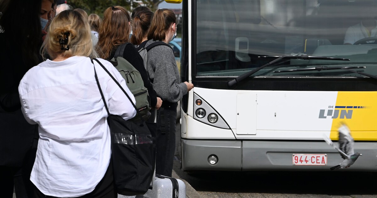 Een op de twee busgebruikers buist De Lijn: “Bus rijdt kinderen gewoon ...