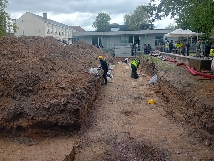 Eerste skeletten al opgegraven tijdens archeologisch onderzoek in Wasparkje | Gent | hln.be