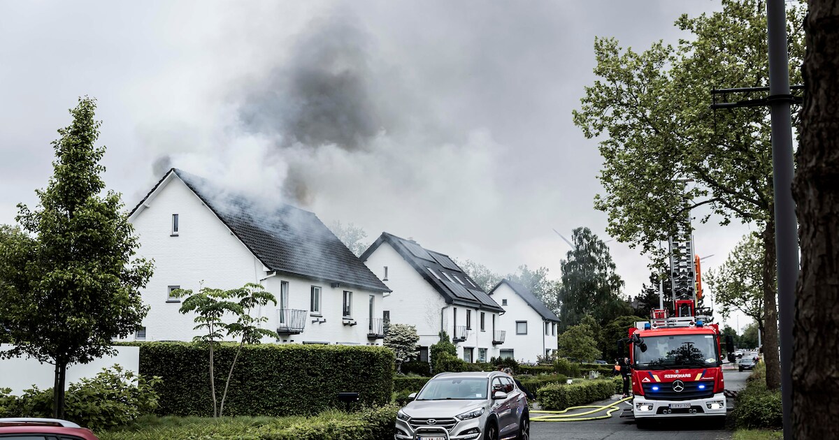 Brand in woning in Hasselt: grote rookpluim van ver te zien | Hasselt ...
