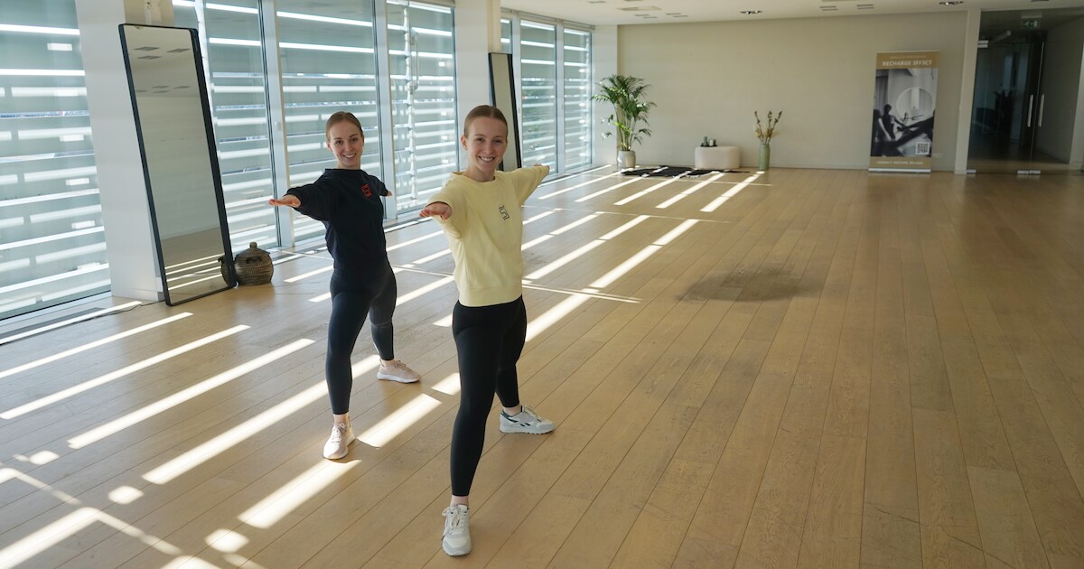 Tweelingzussen Evelien en Fiona (24) stellen groepslessen voor ...