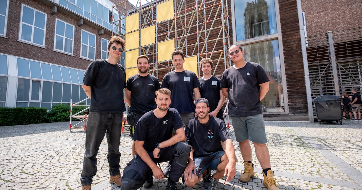 Puffen bij de opbouw: elektronisch festival De Koer trotseert hitte met ...