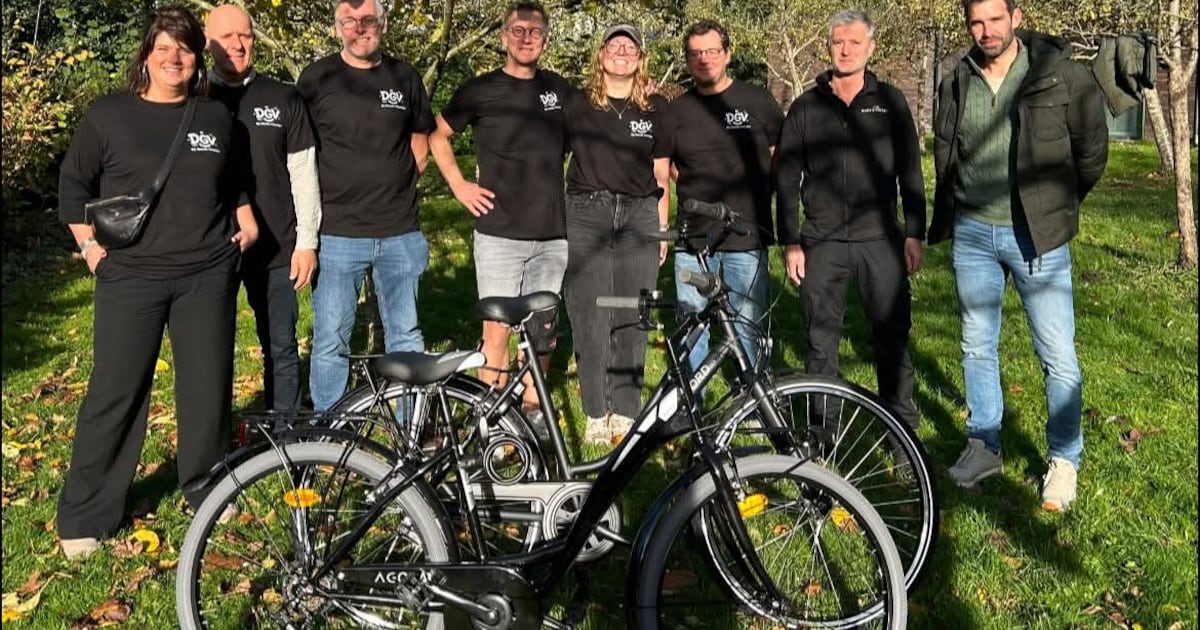 Nieuwe Brugse vzw schenkt fietsen aan jongeren van Het Anker | Brugge ...