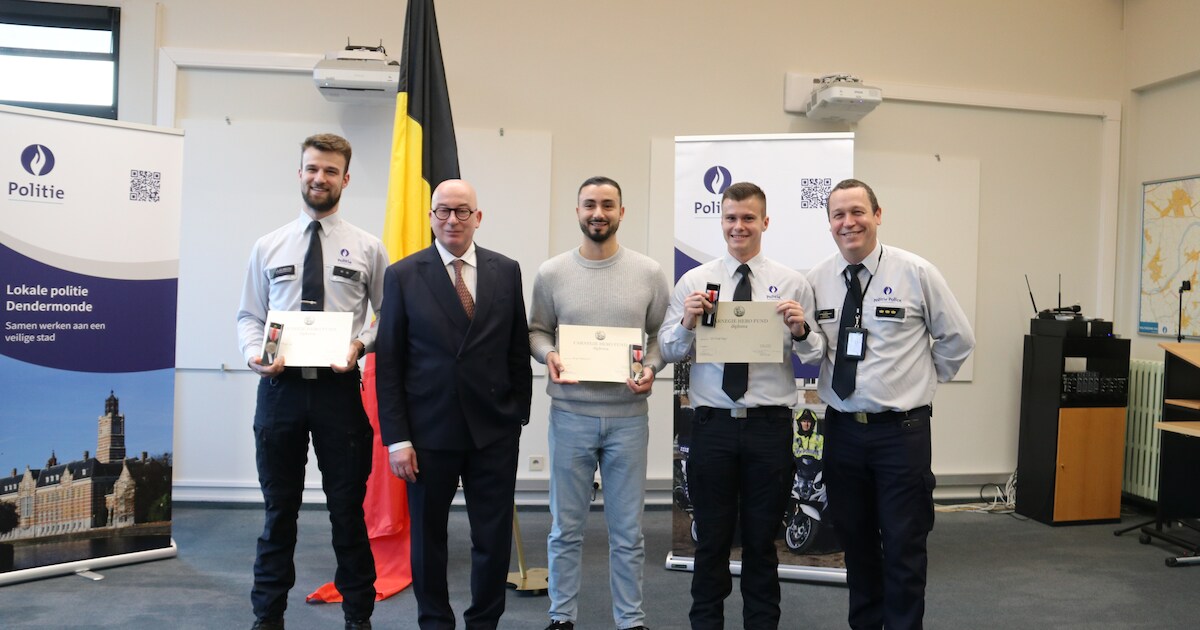 Drie agenten uit Dendermonde krijgen medaille van Carnegie Hero Fonds ...