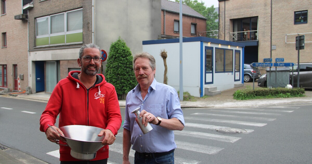 ‘De Snor’ stopt na 40 jaar met frietkot op Wapenplaats en geeft fakkel ...