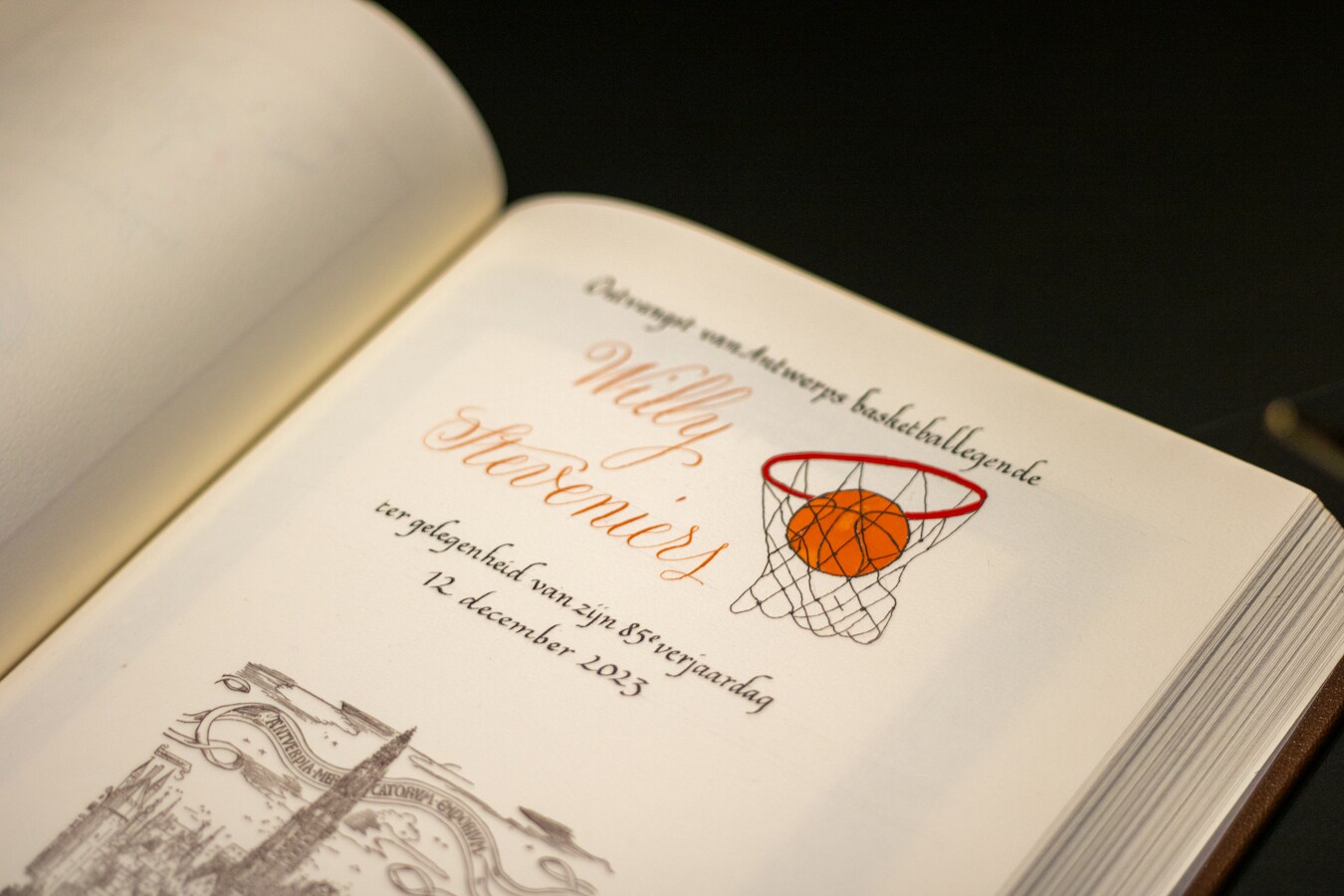 “Eindelijk ben ik ingehuldigd”: Oud-basketter Willy Steveniers wordt ...