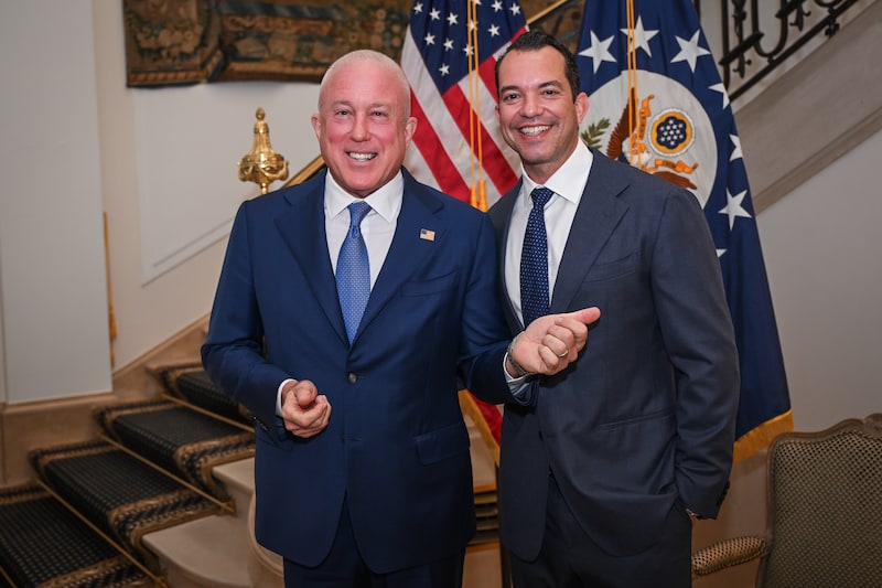 Echtgenoot Bryan Eure volgde Amerikaans ambassadeur Bill White naar ons ...
